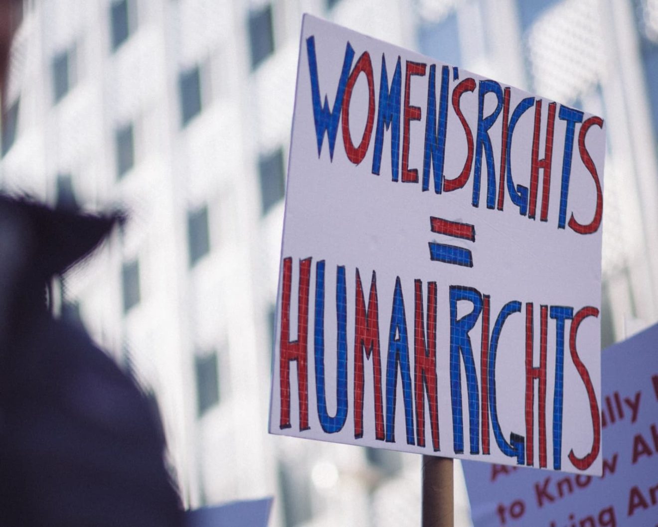 Taliban verwehren Frauen den Zugang zu Universitäten - Michael Müller ...